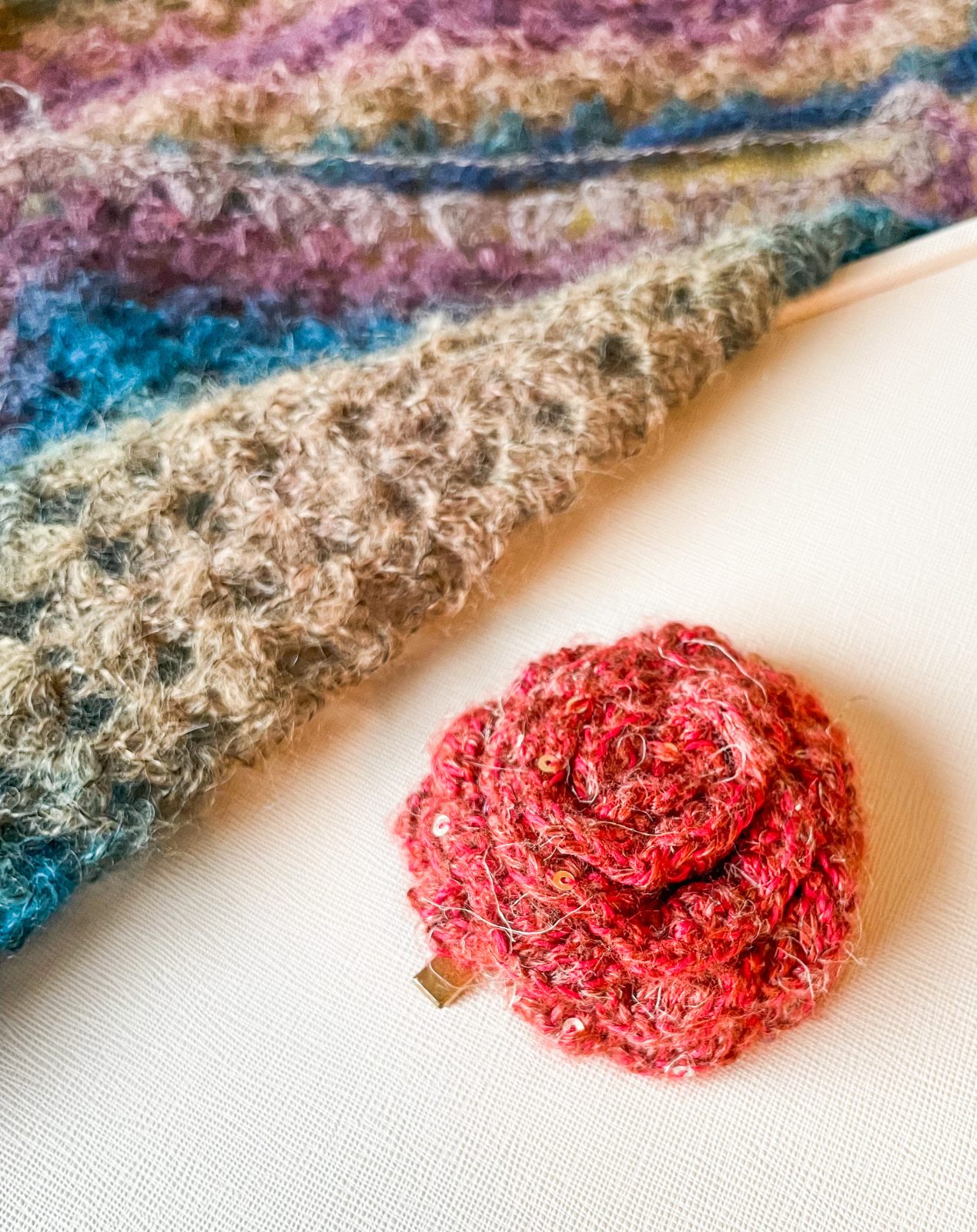 Villa Noël – Les enfants apprennent la couture au crochet avec des fils ...